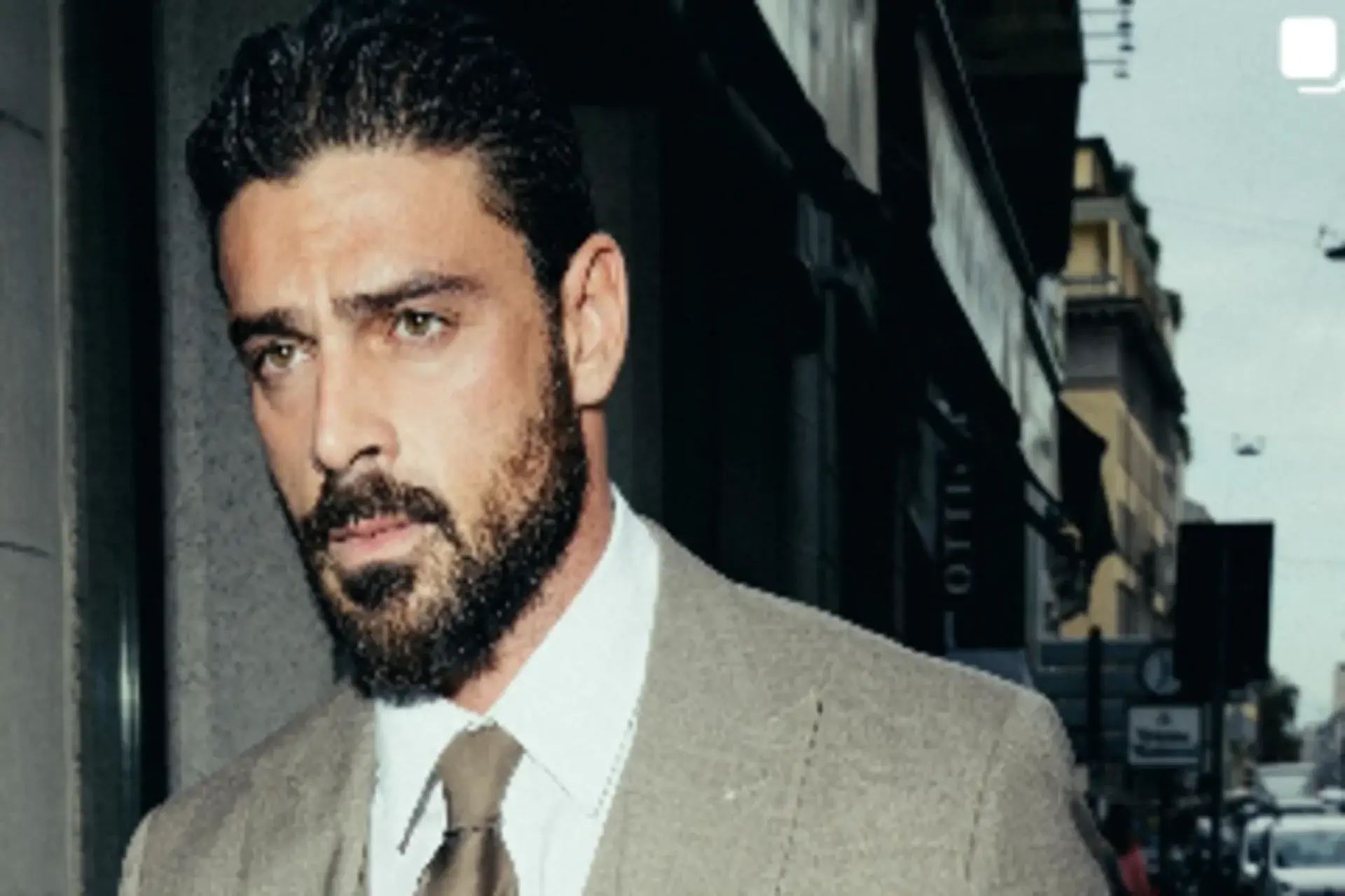 Michele Morrone: Vita Privata, Carriera e Curiosità sull’Attore di 365 | Be My Guru